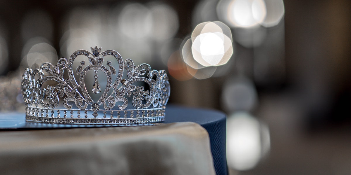 The 8 Most Famous Engagement Rings of the British Royal Family – Sonny ...